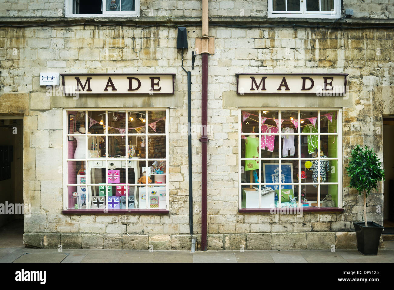 Symmetry in architectural designs hi-res stock photography and images ...