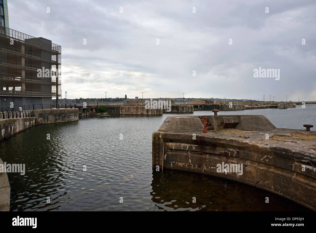 Leeds and liverpool canal hi-res stock photography and images - Alamy