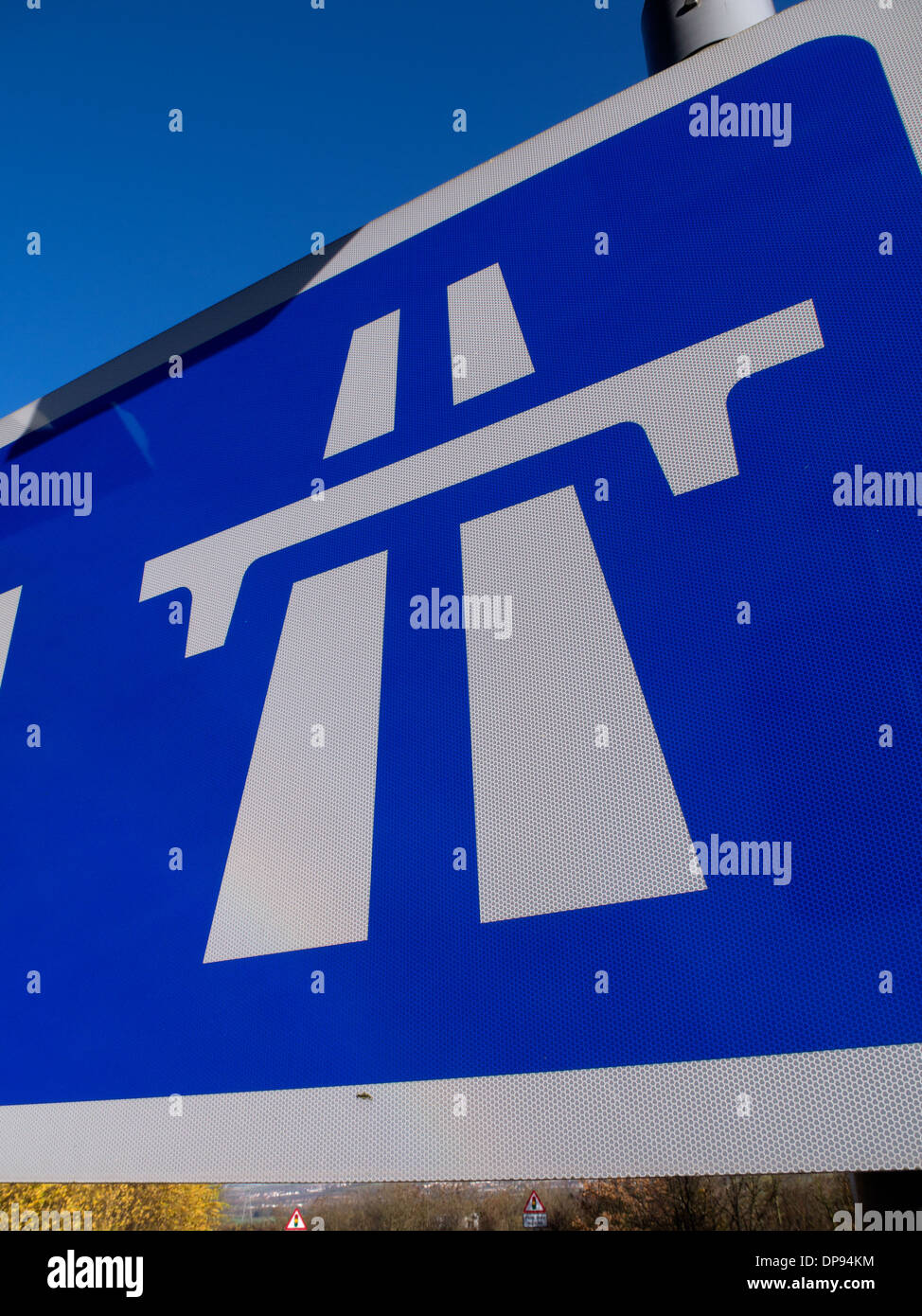 M1 road sign hi-res stock photography and images - Alamy