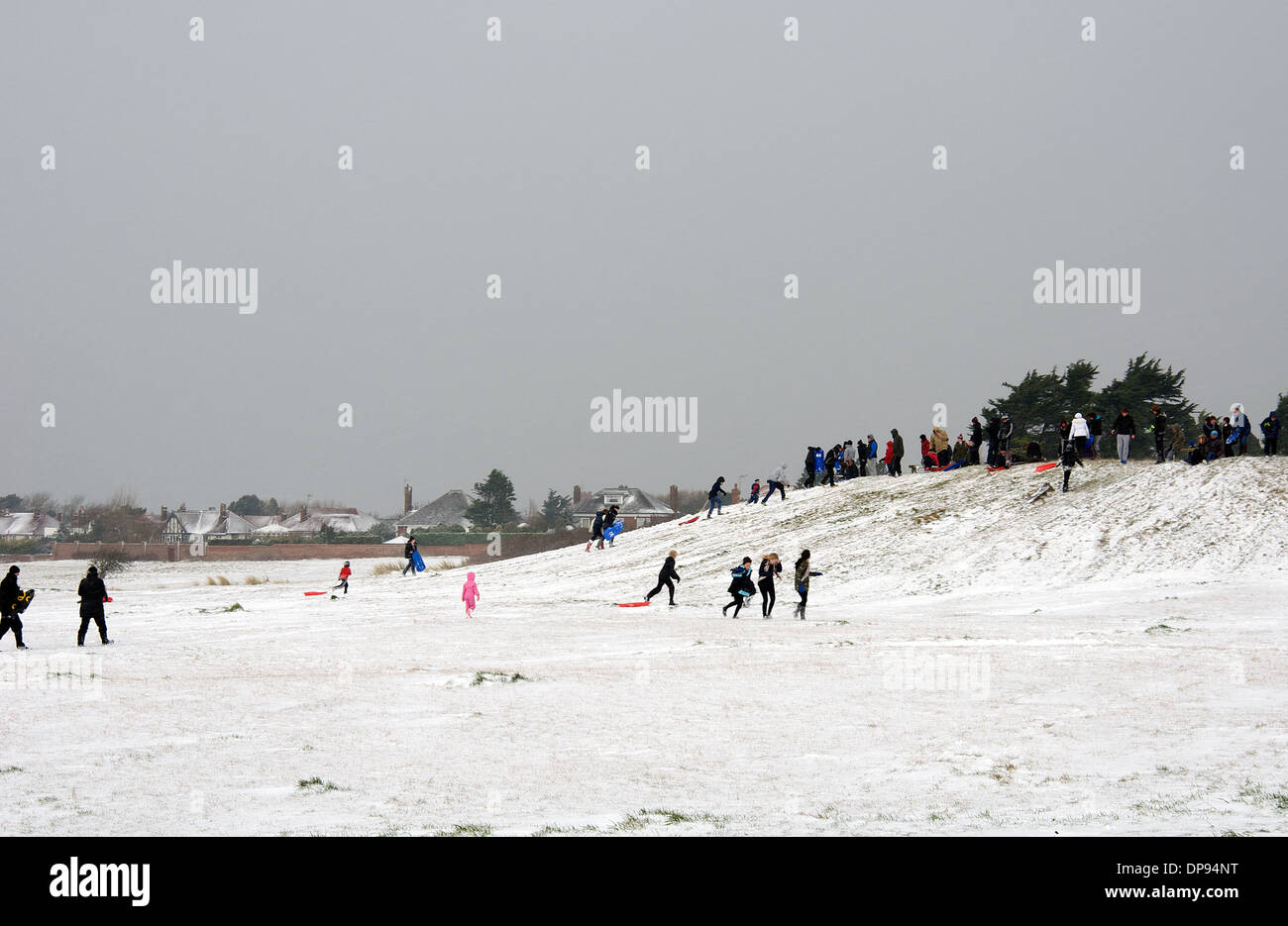 Snowball fight children hi-res stock photography and images - Alamy