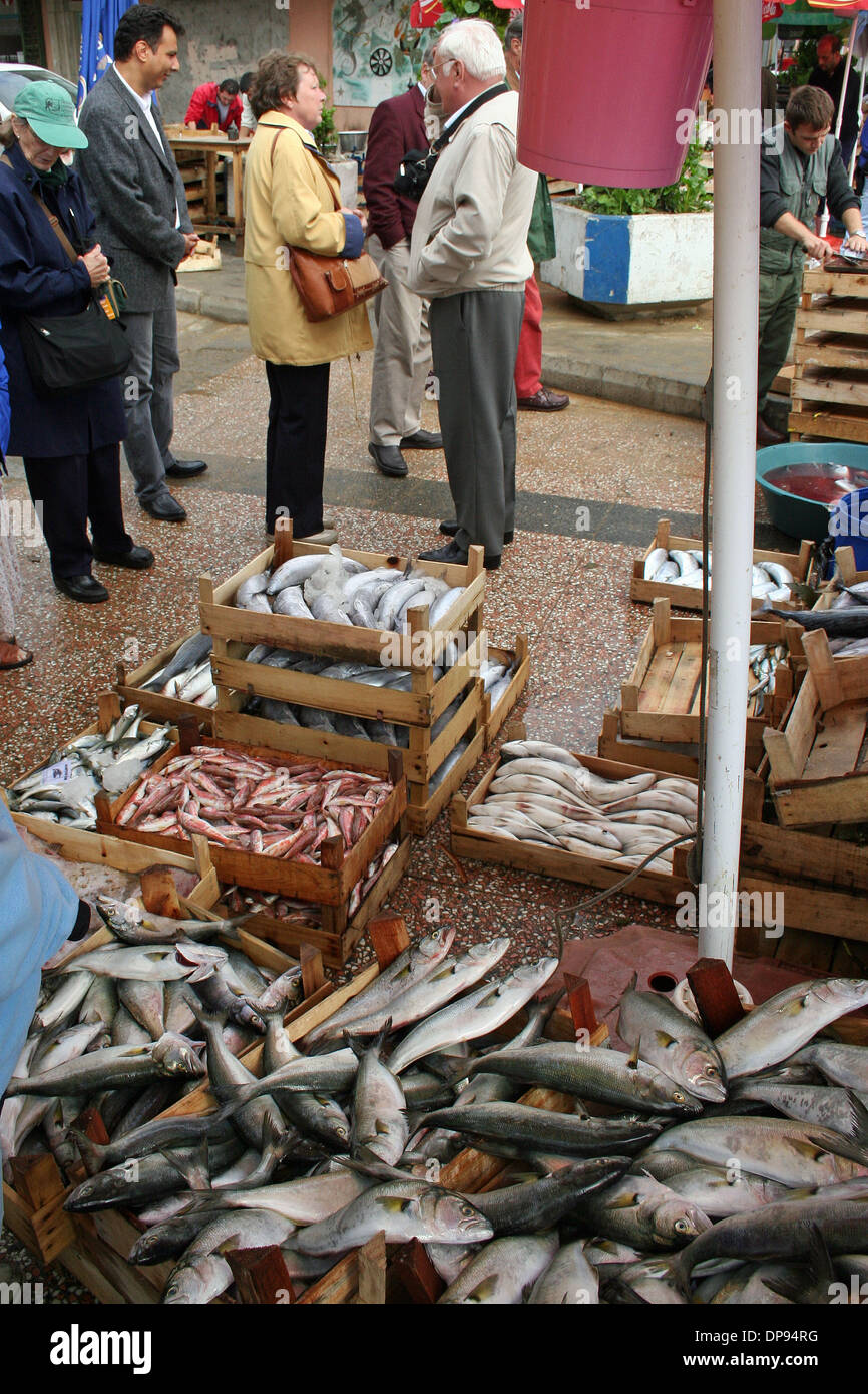 Fresh fish stall hi-res stock photography and images - Alamy