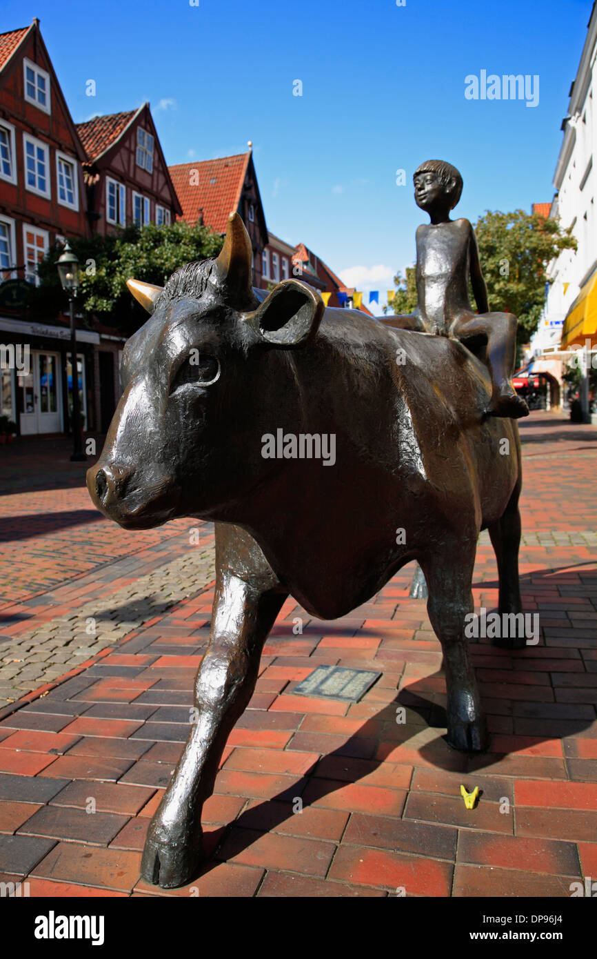 Monument buxtehuder bulle statue hi-res stock photography and images ...