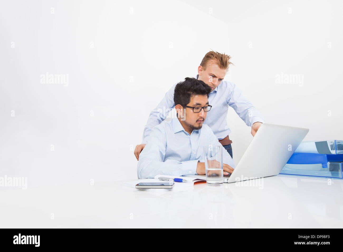 Office multiethnic hi-res stock photography and images - Alamy