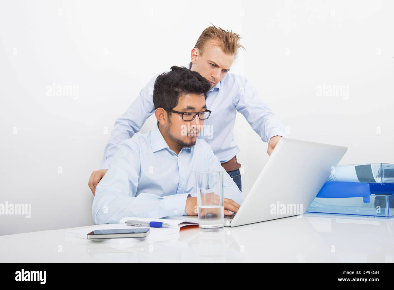 Korean businessmen hi-res stock photography and images - Alamy