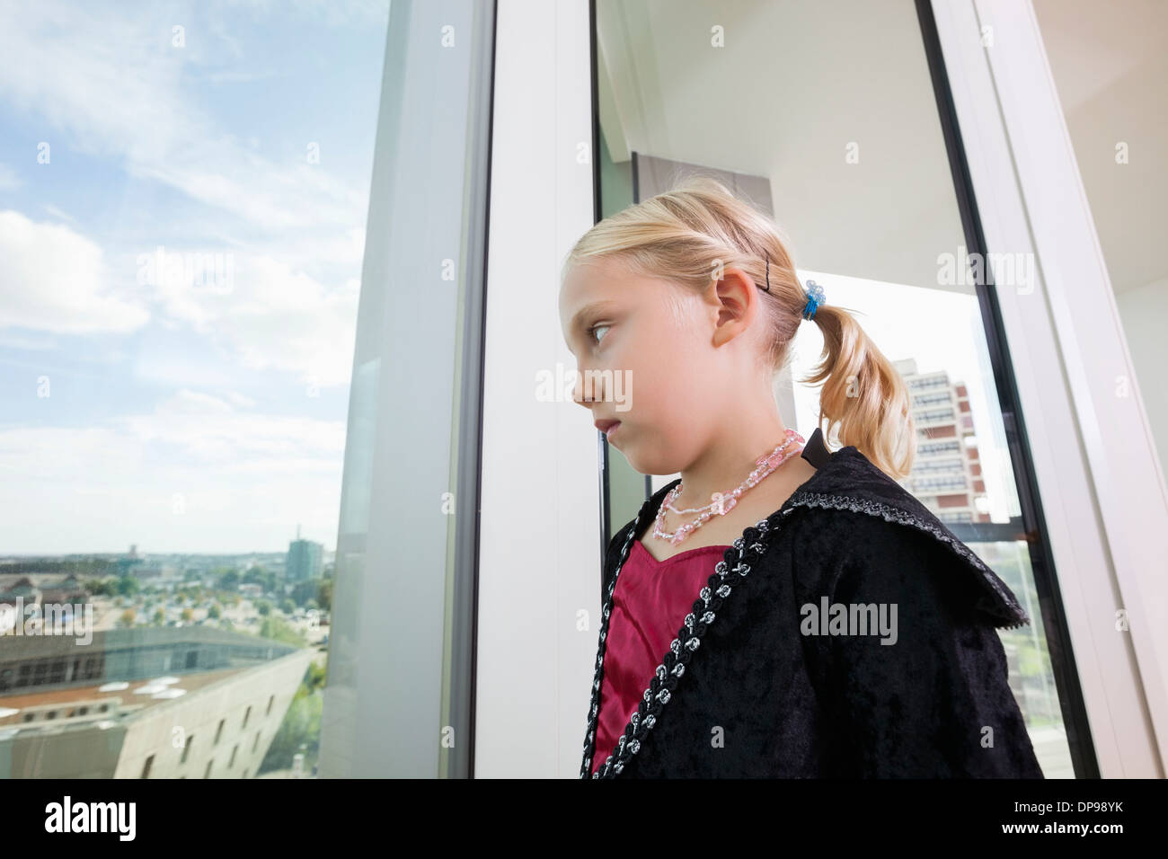 Female vampire costume hi-res stock photography and images - Alamy