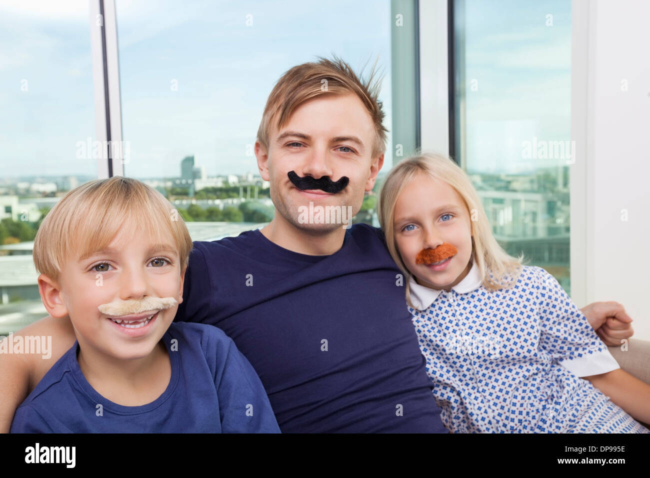 Man with children hi-res stock photography and images - Alamy