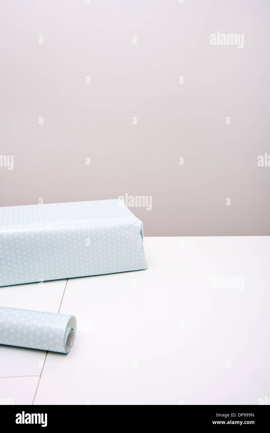 Box wrapping hi-res stock photography and images - Alamy