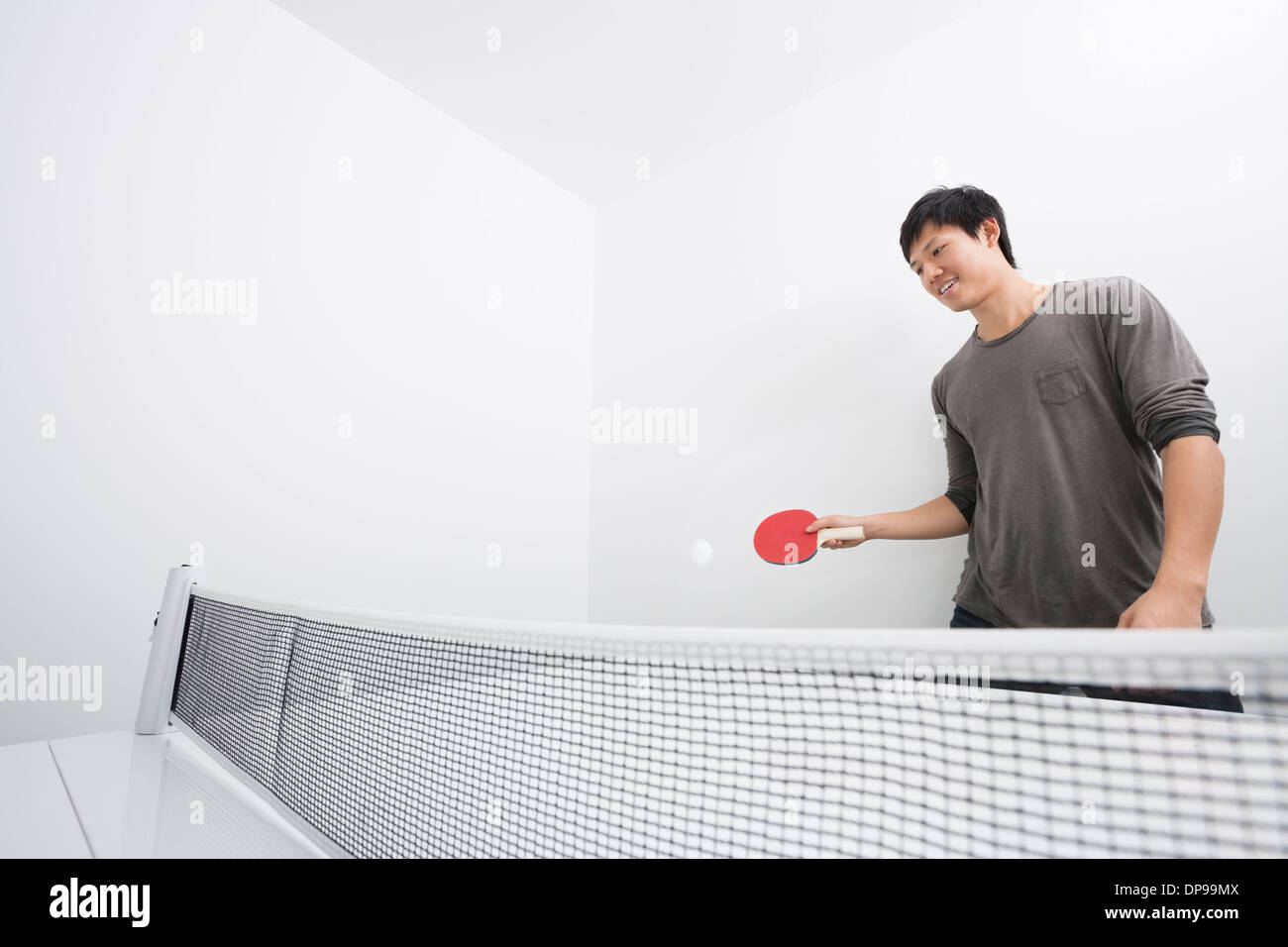 Chinese people playing ping pong hi-res stock photography and images ...