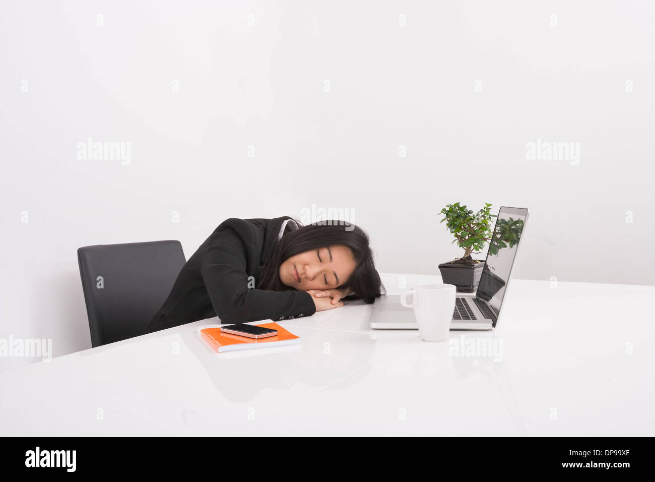 Japanese woman in office hi-res stock photography and images - Alamy