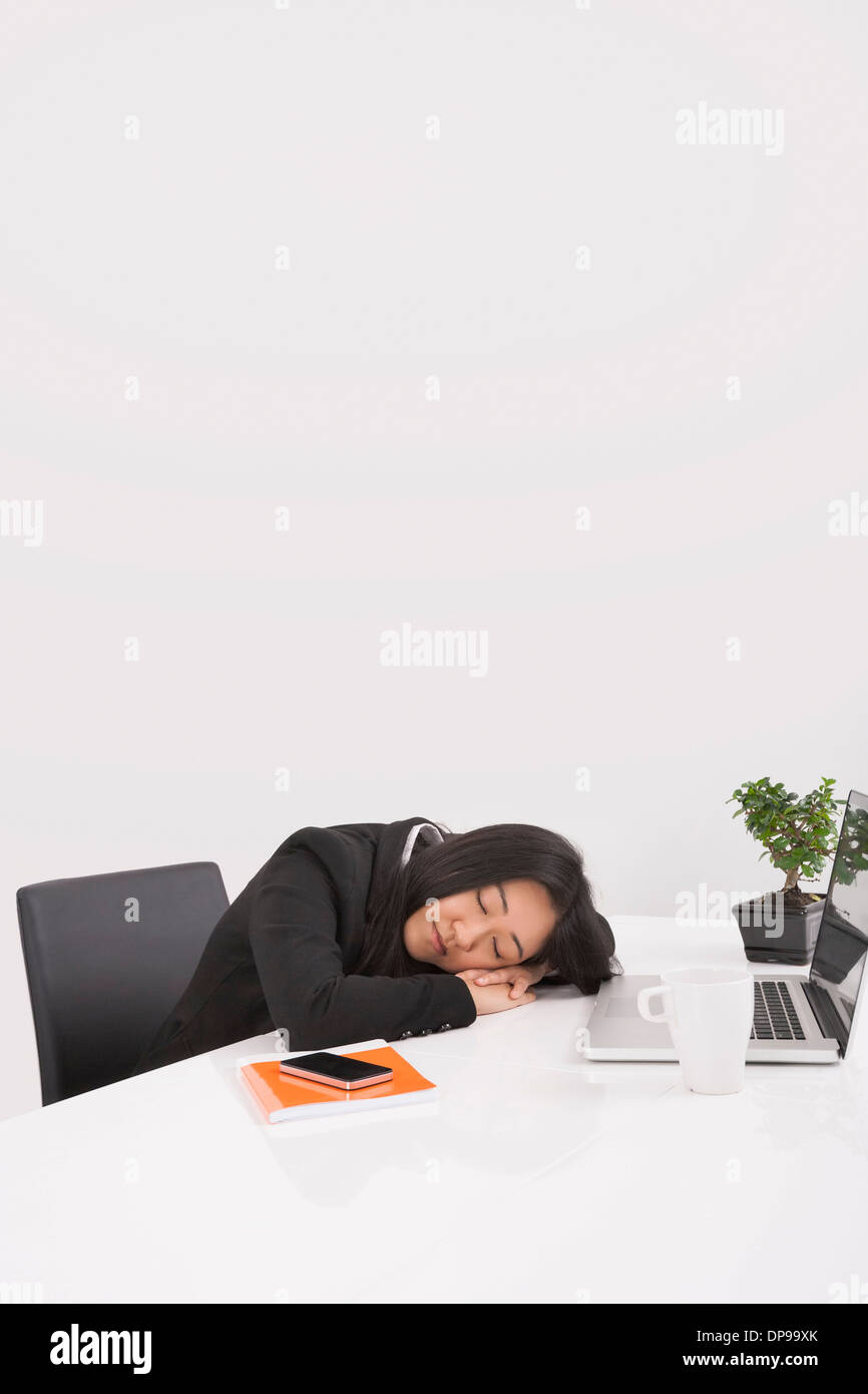 Tired at office desk hi-res stock photography and images - Alamy