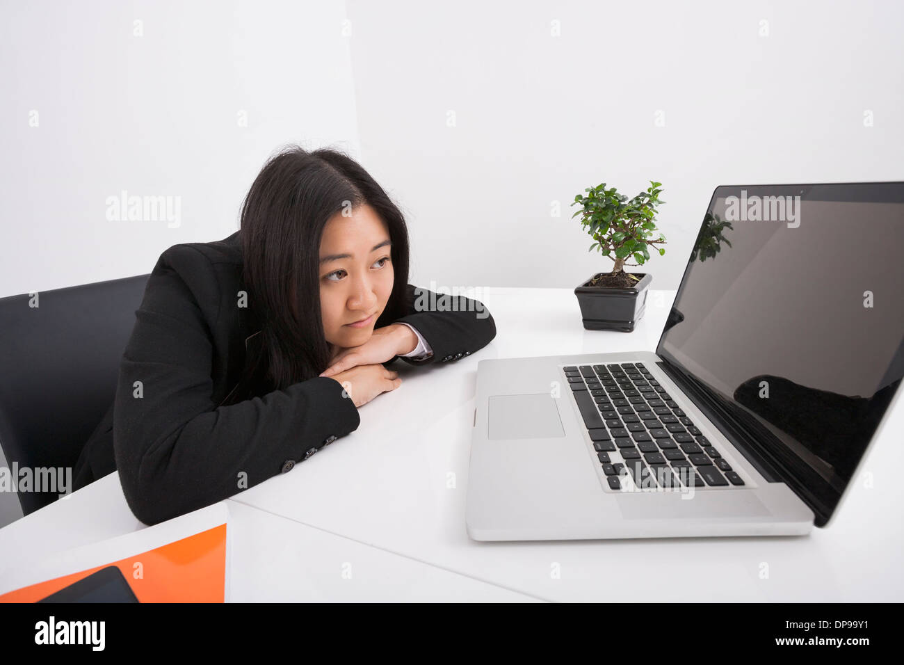 Bored office worker hi-res stock photography and images - Alamy