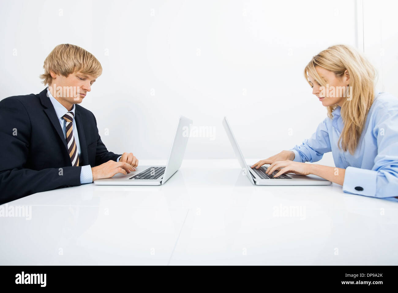 Women using laptops hi-res stock photography and images - Alamy