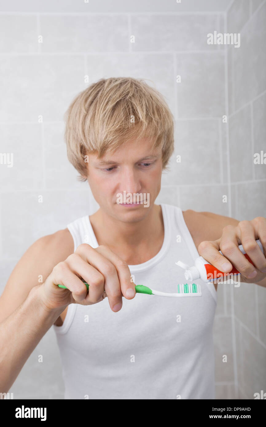 Squeezing toothpaste hi-res stock photography and images - Alamy