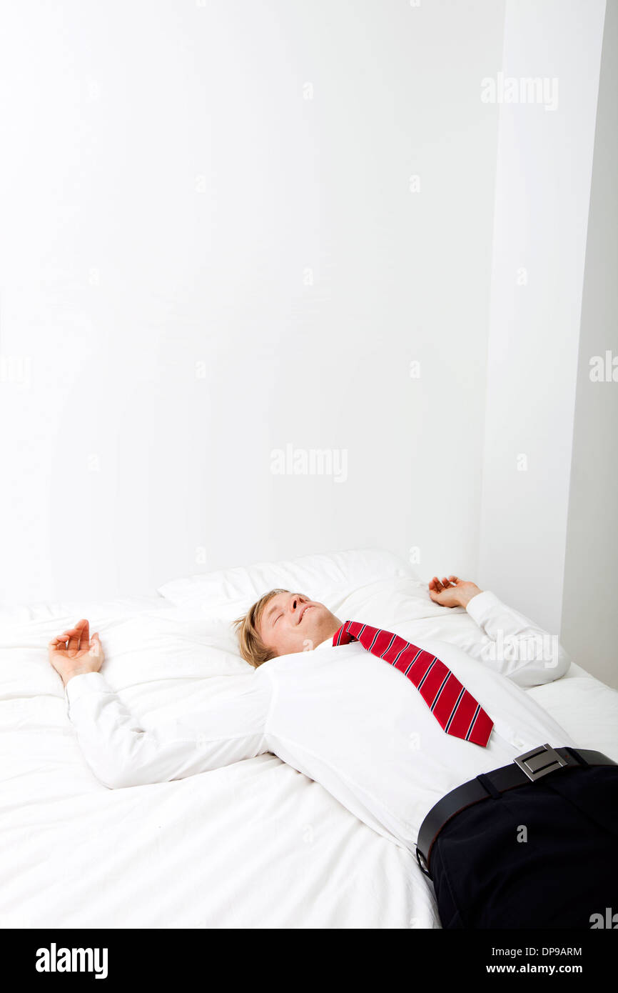 Three people in bed hi-res stock photography and images - Alamy