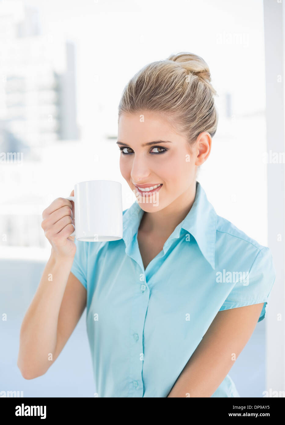Smiling elegant woman holding coffee Stock Photo - Alamy Smiling elegant woman holding coffee Stock Photo - Alamy