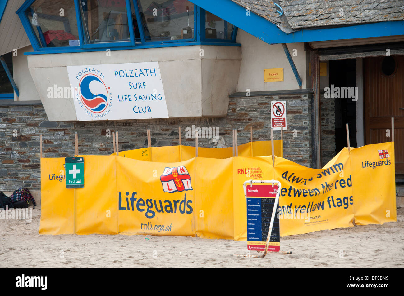 Lifeguards cornwall hi-res stock photography and images - Alamy