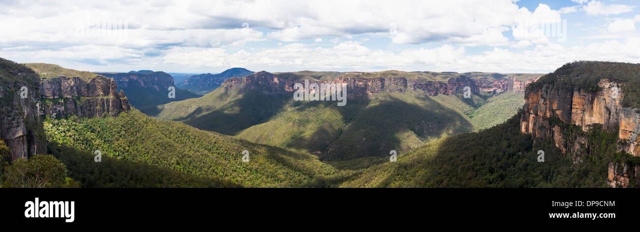 Grose Valley in the Blue Mountains National Park, New South Wales ...