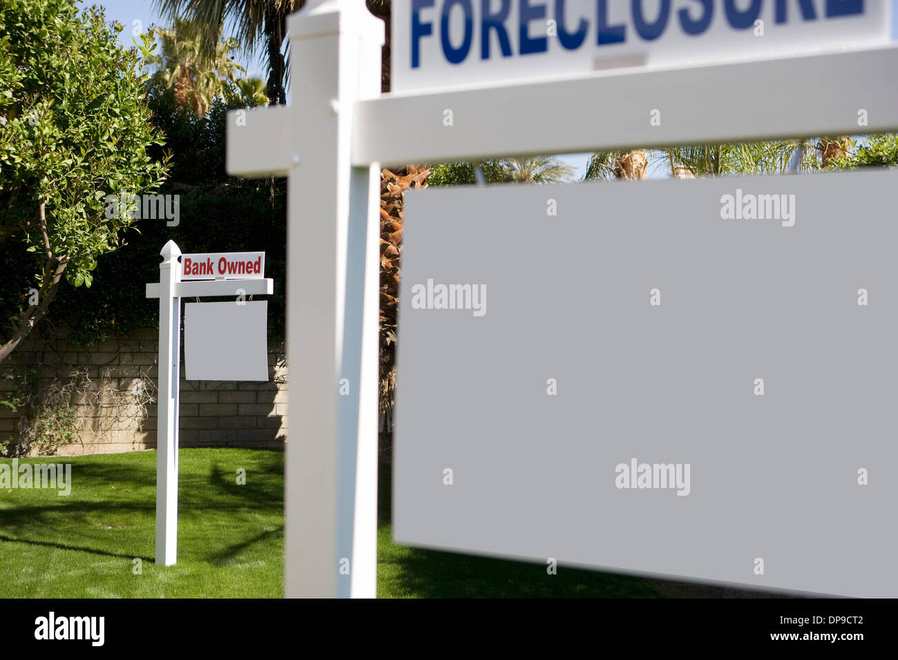 Lawn signs hi-res stock photography and images - Alamy