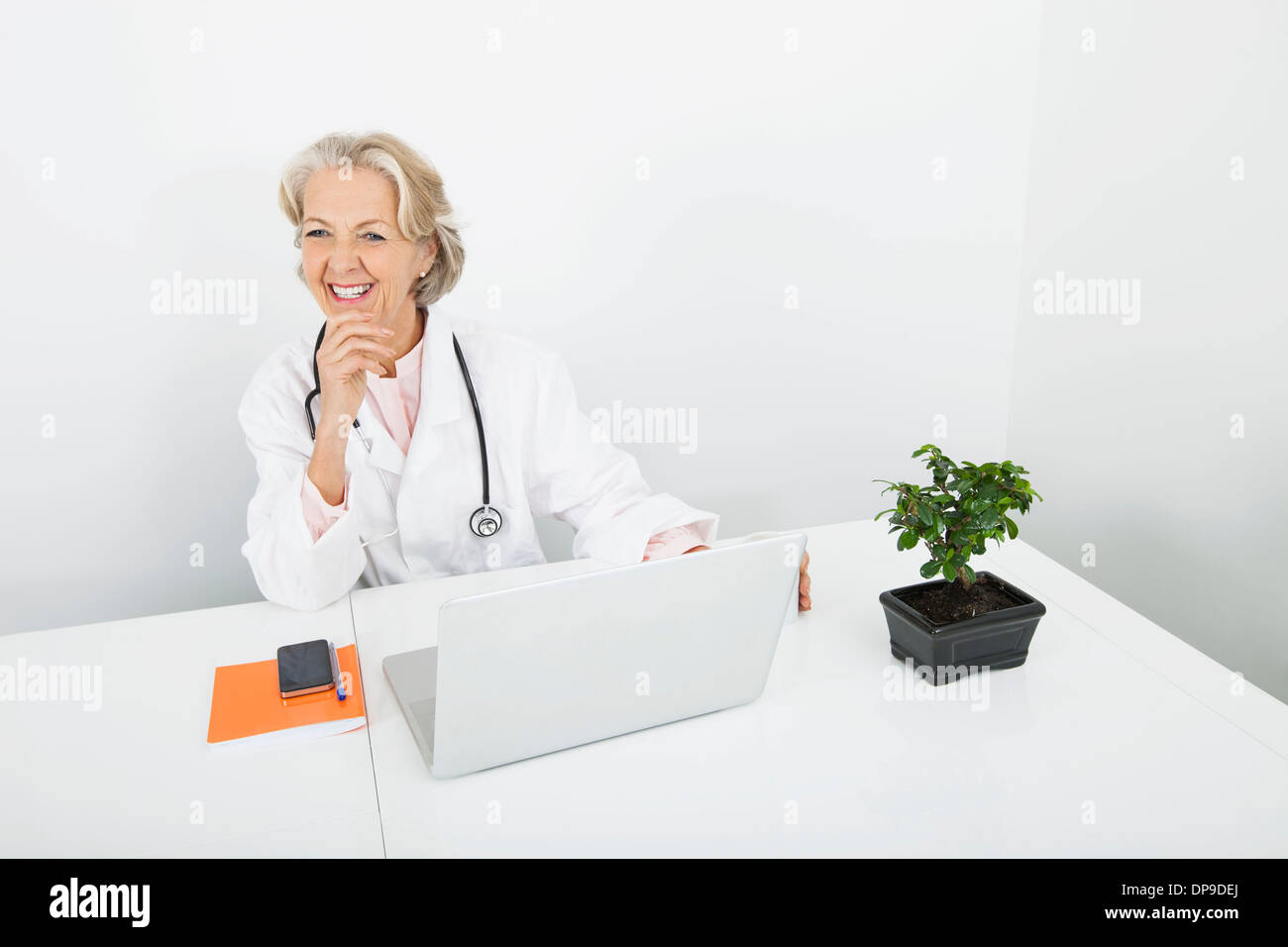 Desk laptop doctor woman hi-res stock photography and images - Alamy
