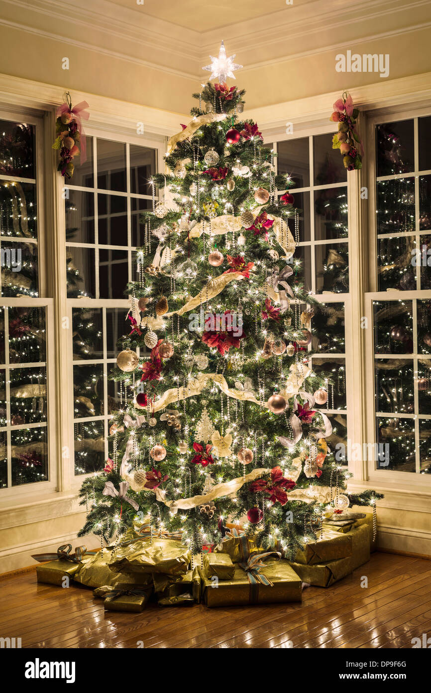 Christmas tree hi-res stock photography and images - Alamy