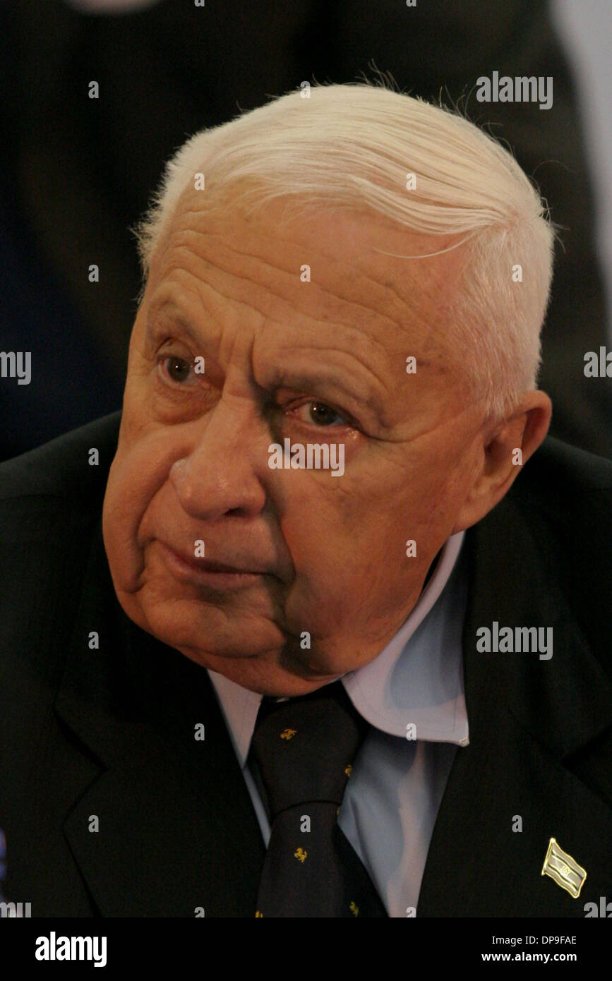 Ariel sharon hi-res stock photography and images - Alamy