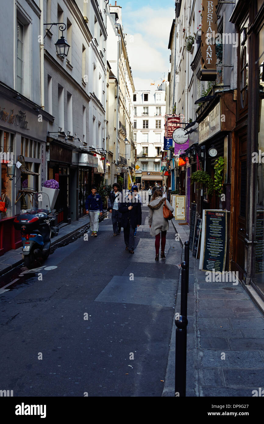 Street of restaurants in Latin quarter Paris Stock Photo - Alamy