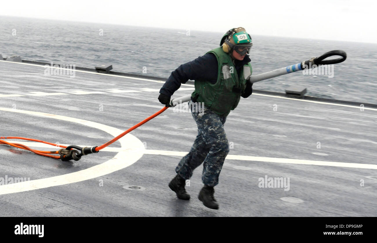 U s navy aviation machinists mate hi-res stock photography and images ...