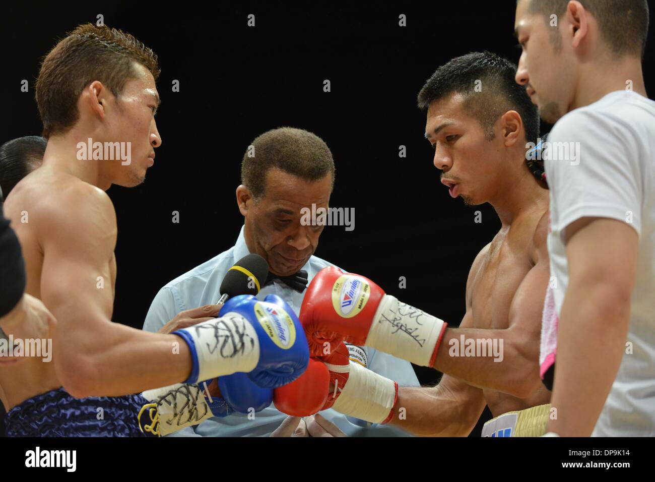 Tokyo, Japan. 31st Dec, 2013. (L-R) Daiki Kaneko (JPN), Hubert Earle (Referee), Takashi Uchiyama ...