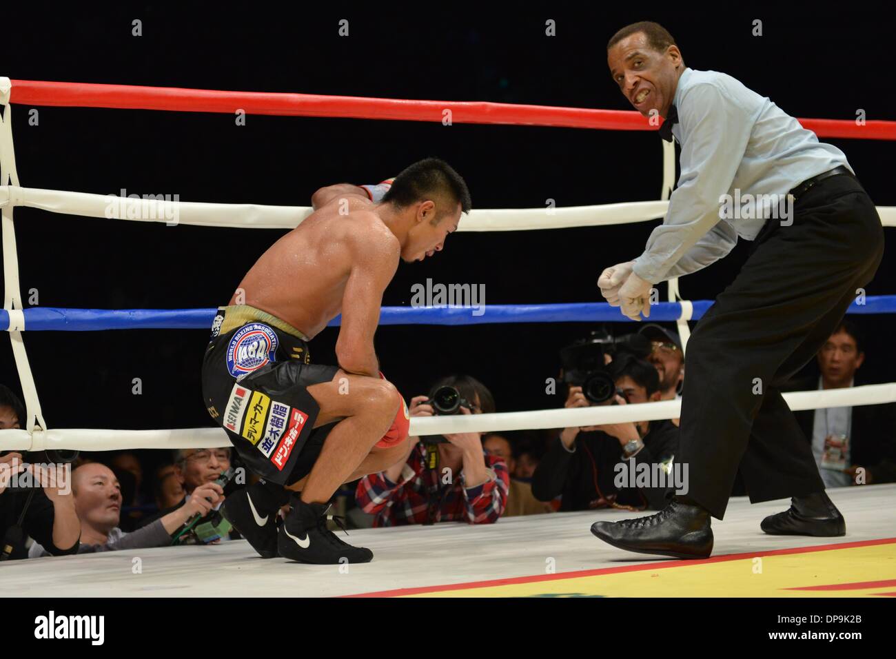 Tokyo, Japan. 31st Dec, 2013. (L-R) Takashi Uchiyama (JPN), Hubert Earle (Referee) Boxing ...