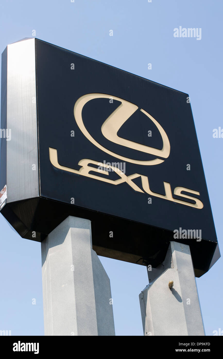 Lexus sign hi-res stock photography and images - Alamy