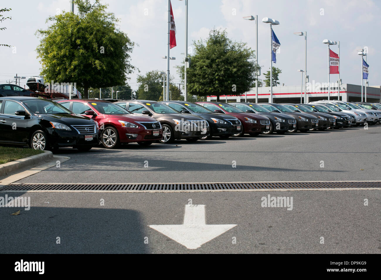 Nissan car dealer lot hi-res stock photography and images - Alamy