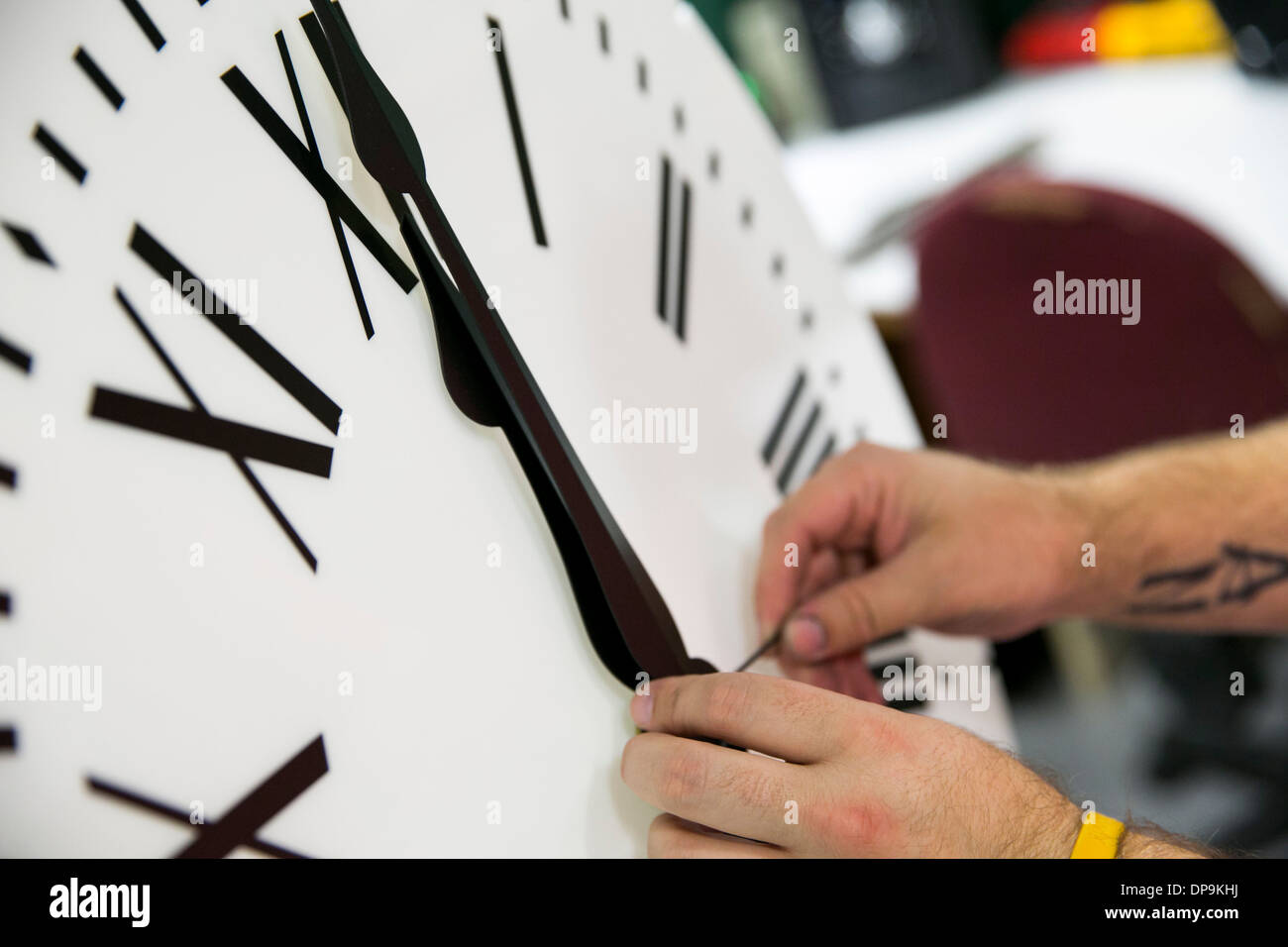 Adjust clock hi-res stock photography and images - Alamy