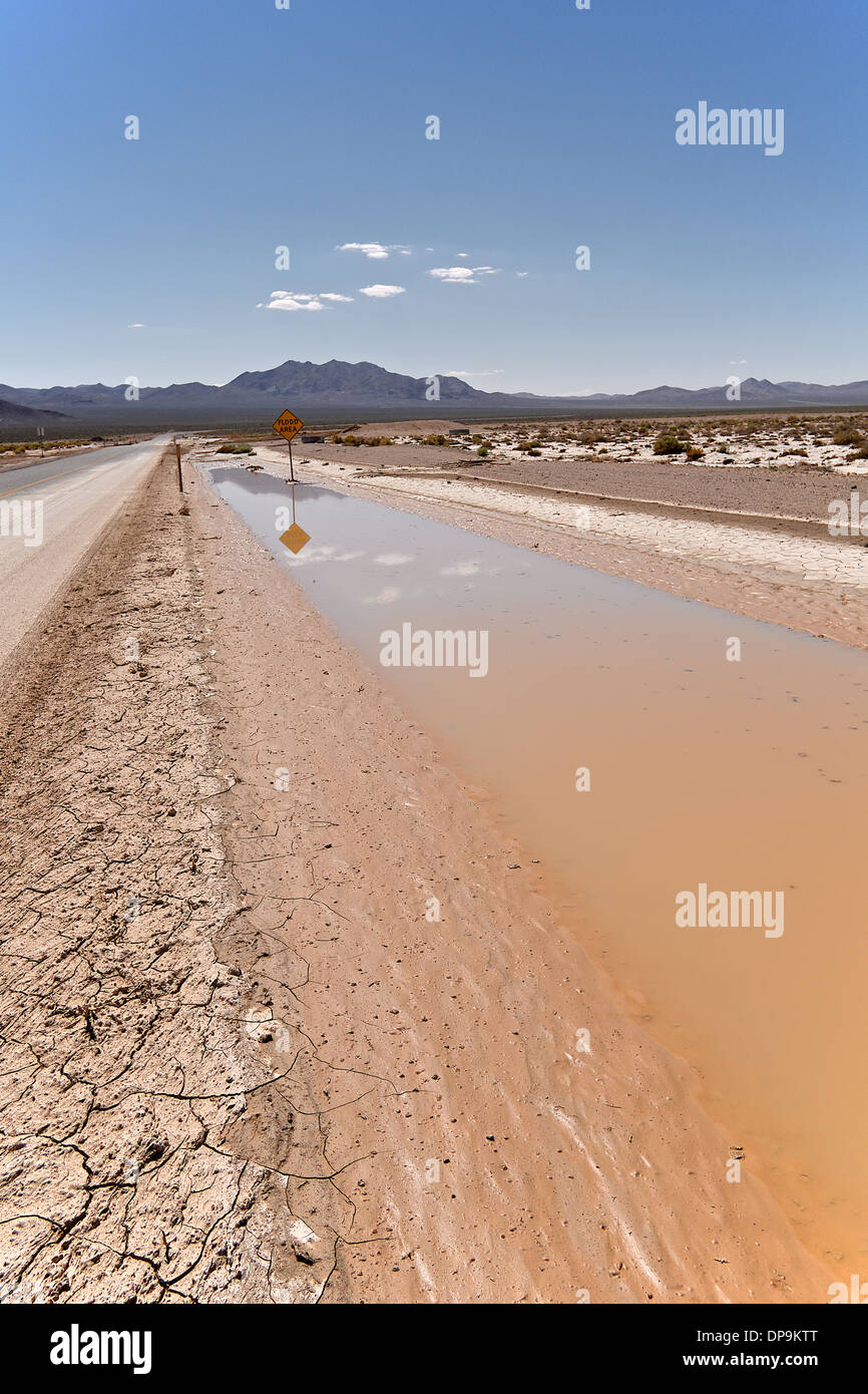 Puddle flood hi-res stock photography and images - Alamy