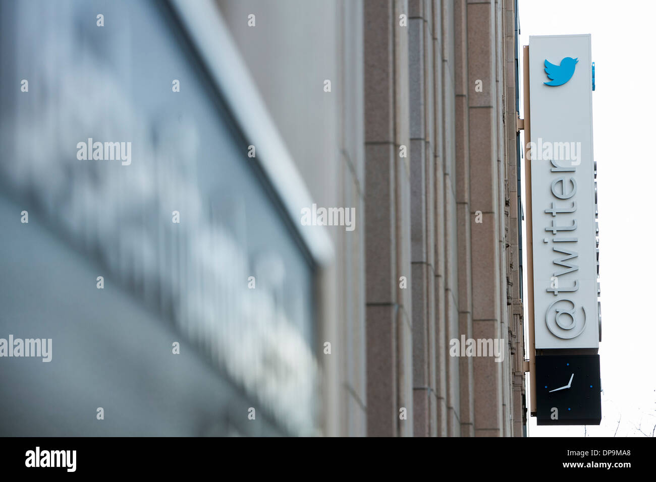 Twitter office logo hi-res stock photography and images - Alamy