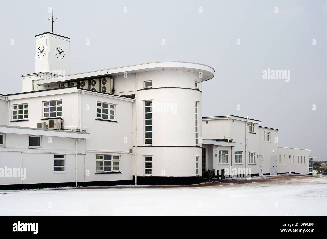 White snow white building hi-res stock photography and images - Alamy