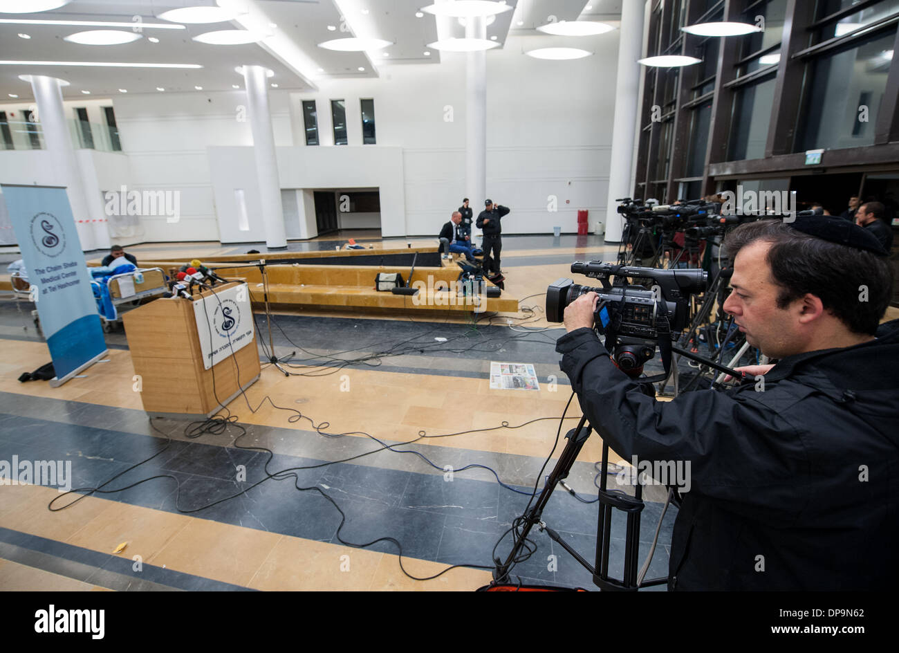 Cameraman hospital hi-res stock photography and images - Alamy