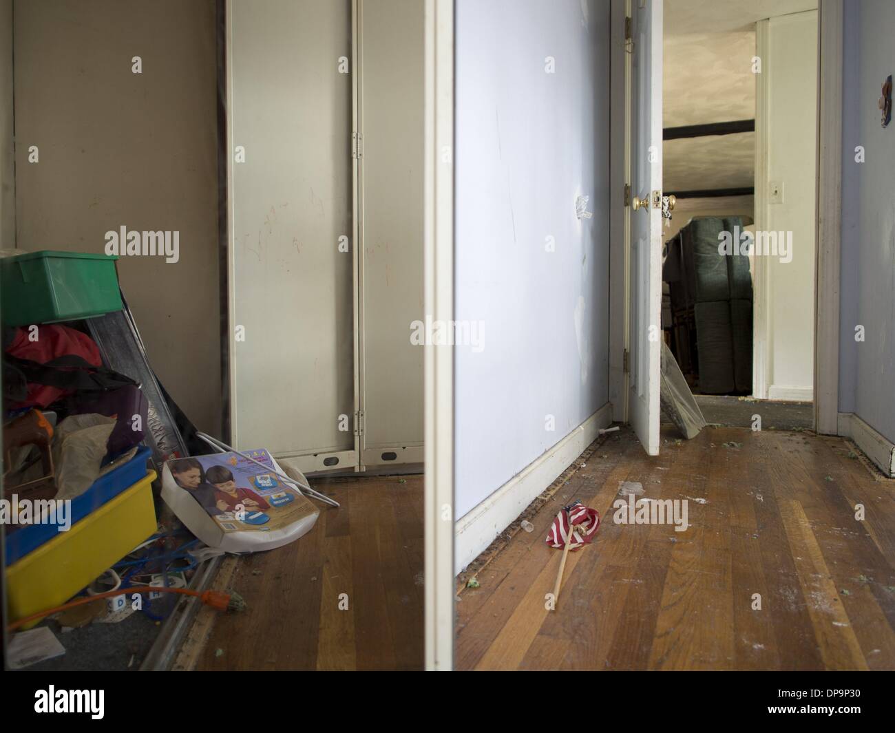 Earthquake wood home interior hi-res stock photography and images - Alamy