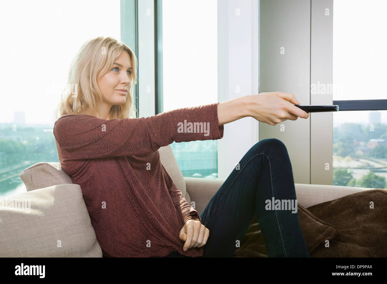 Women watching tv and sofa hi-res stock photography and images - Alamy