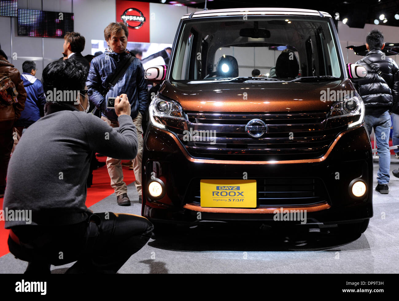Tokyo, Japan. 10th Jan, 2014. People look at Nissan's Dayz Roox at ...