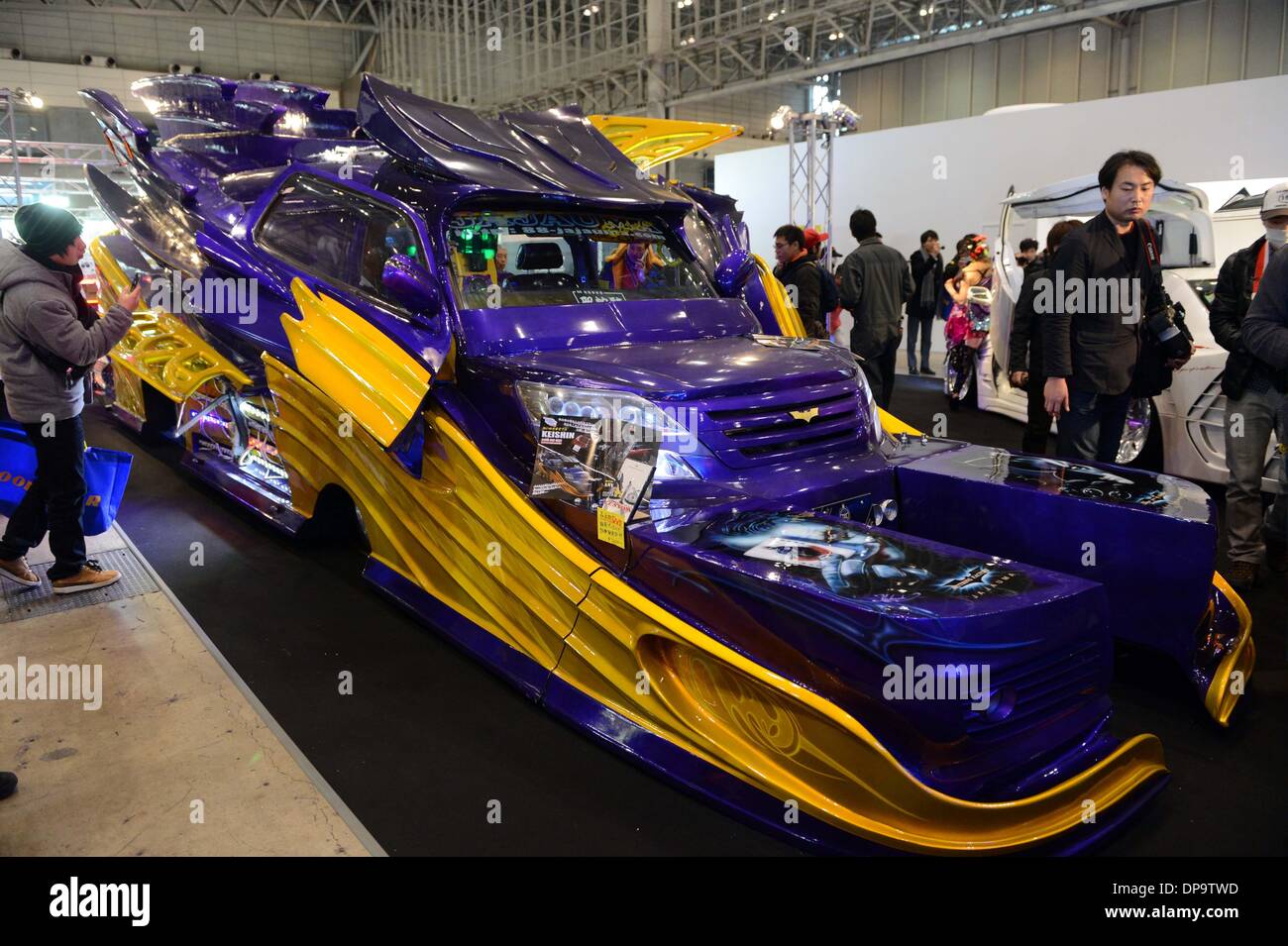 Tokyo, Japan. 10th Jan, 2014. Audience appreciate a modified car at the ...
