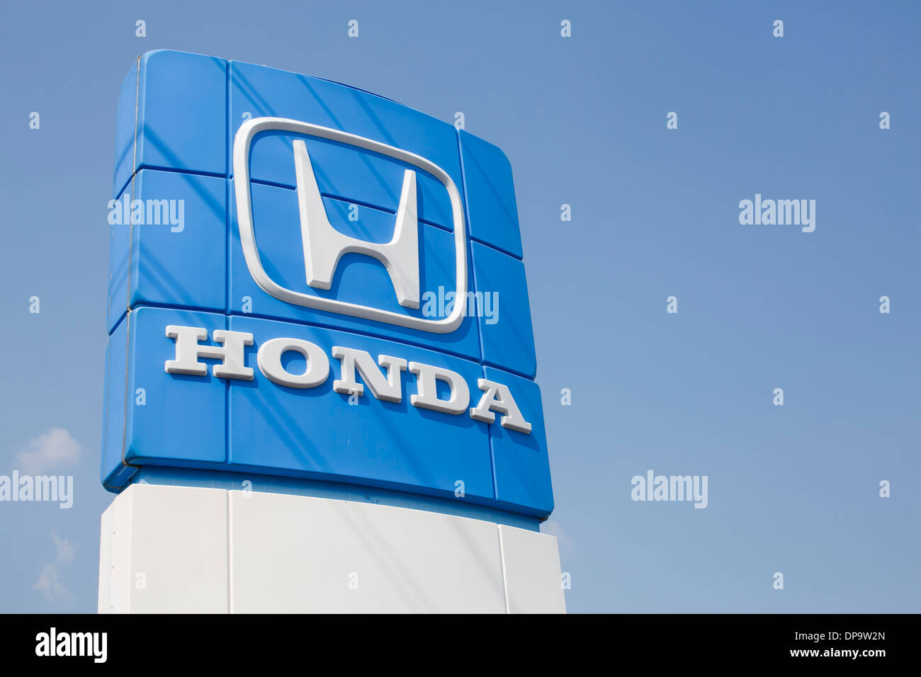 Honda sign hi-res stock photography and images - Alamy