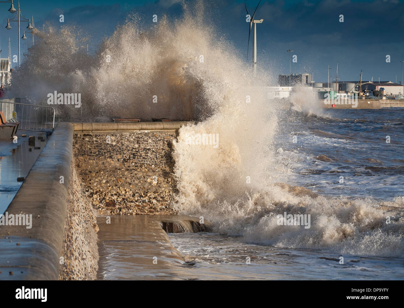 Sea wall lowestoft hi-res stock photography and images - Alamy