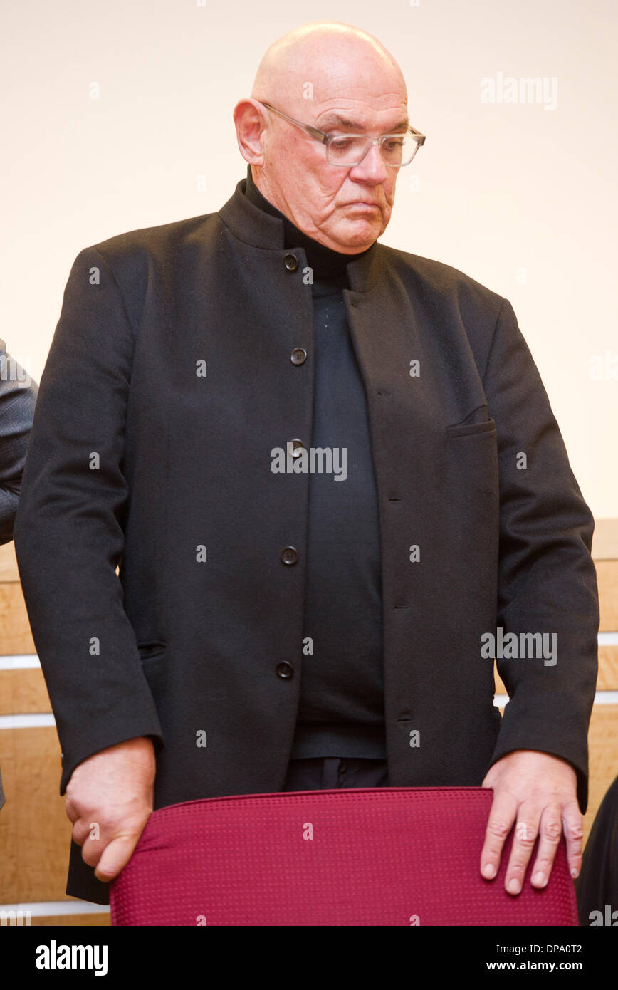 Hanover, Germany. 10th Jan, 2014. Co-defendant Manfred Schmidt arrives ...
