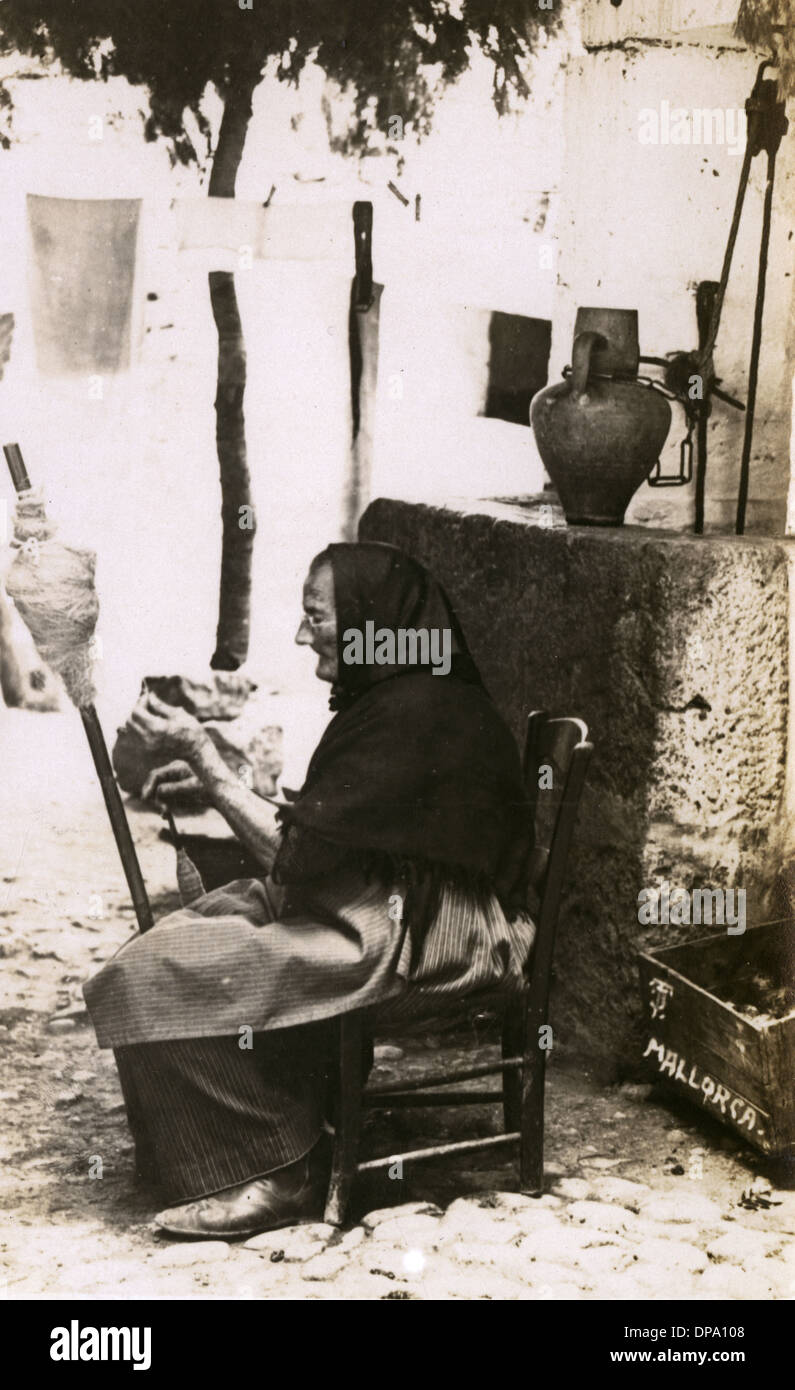 Old spanish woman hi-res stock photography and images - Alamy