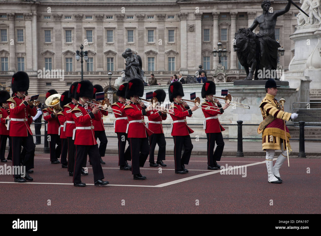 Coldstream guards uniform hi-res stock photography and images - Alamy
