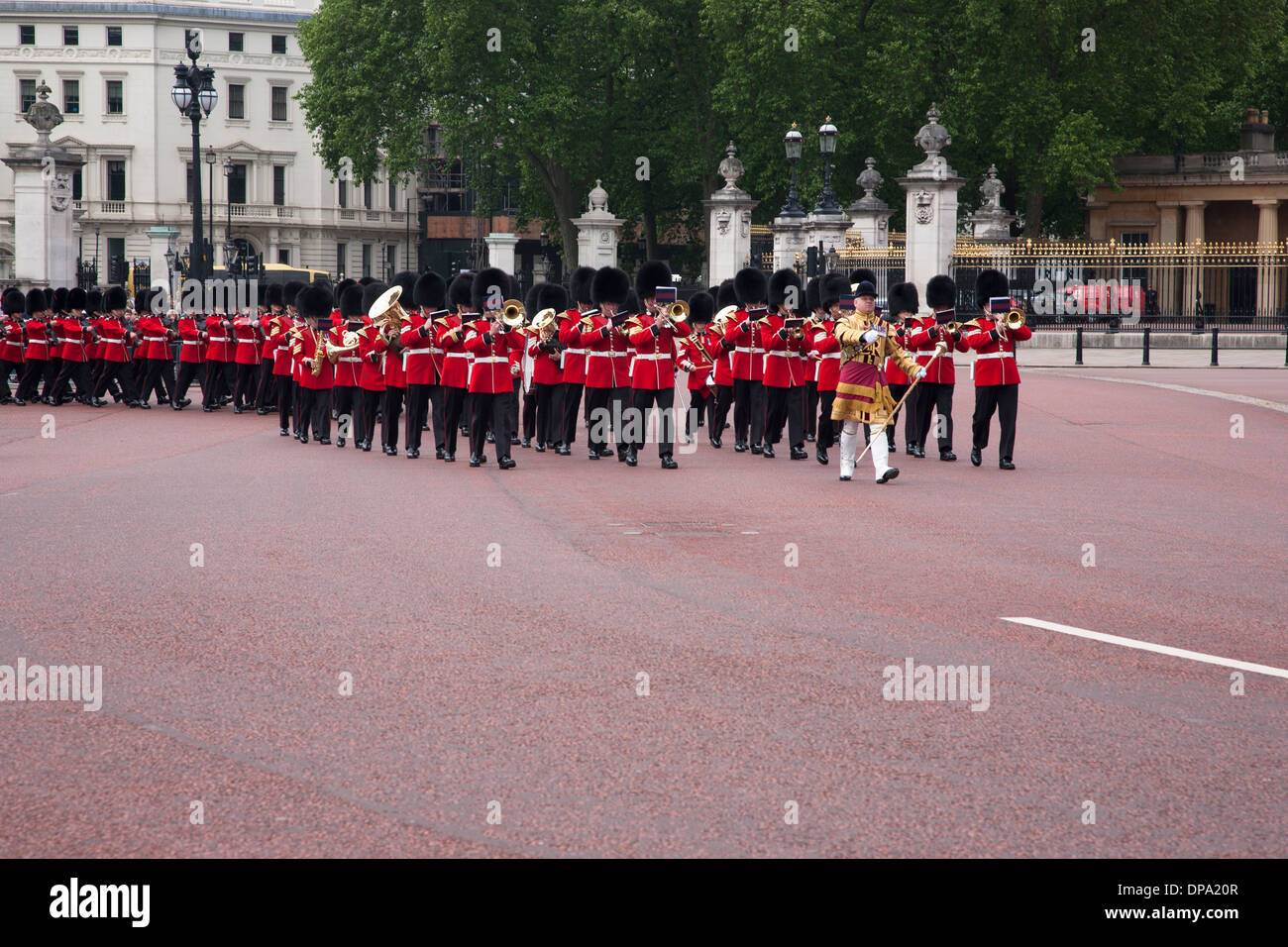 Trooping the colour hi-res stock photography and images - Alamy