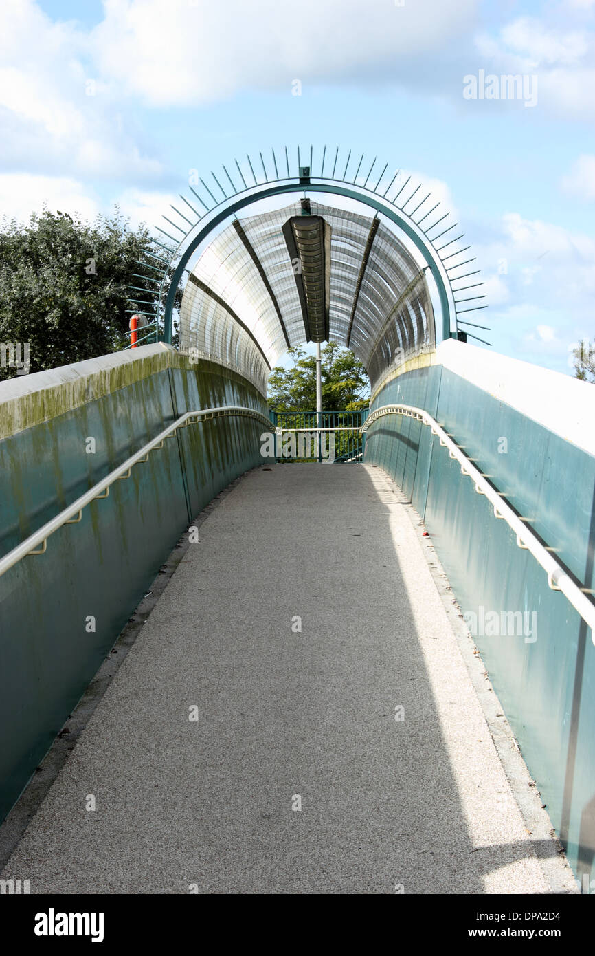 Railway footbridge hi-res stock photography and images - Alamy