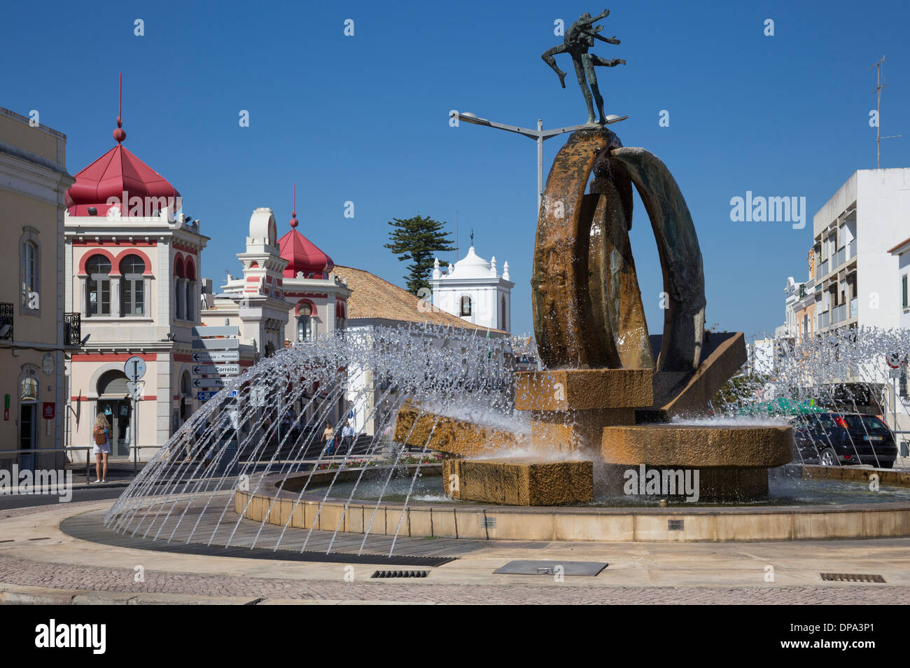 Roundabout in central Loule with Sculpture of dancers and Fountain in ...