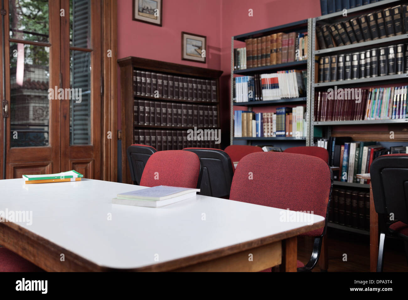 Bookshelf in indoor room table table hi-res stock photography and ...