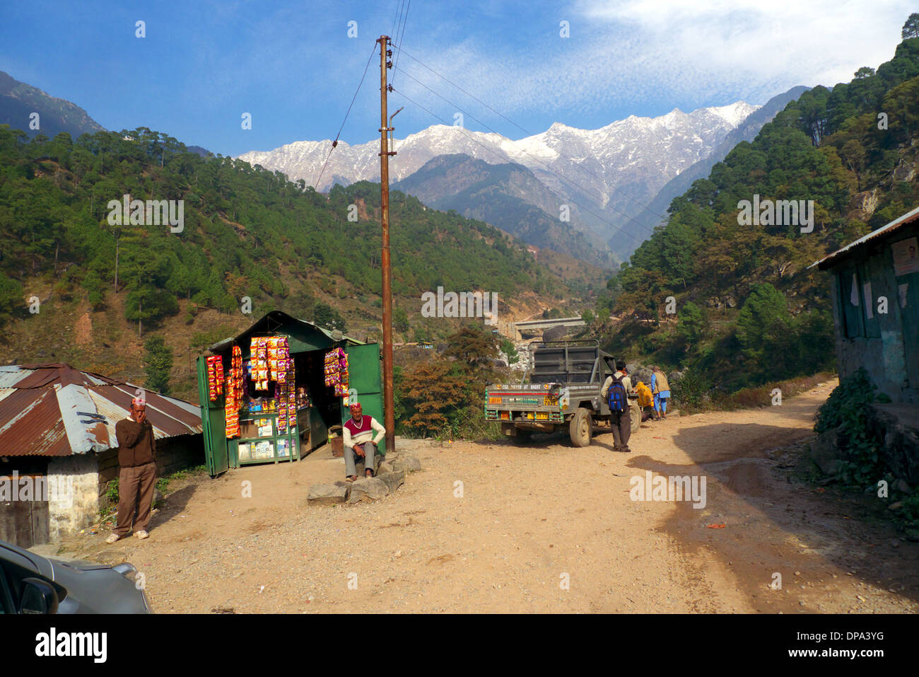 Dhaula dhar range hi-res stock photography and images - Alamy